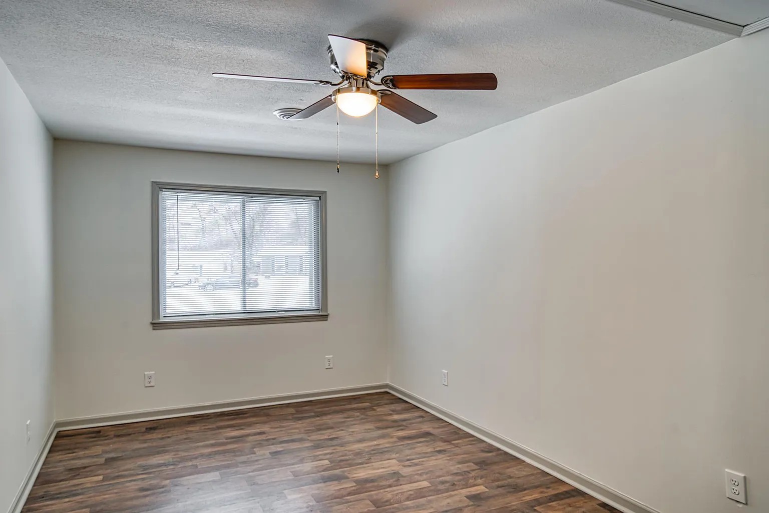 2423 S 51st Ct, Kansas City, KS 66106 | Property Details | Lofty ...